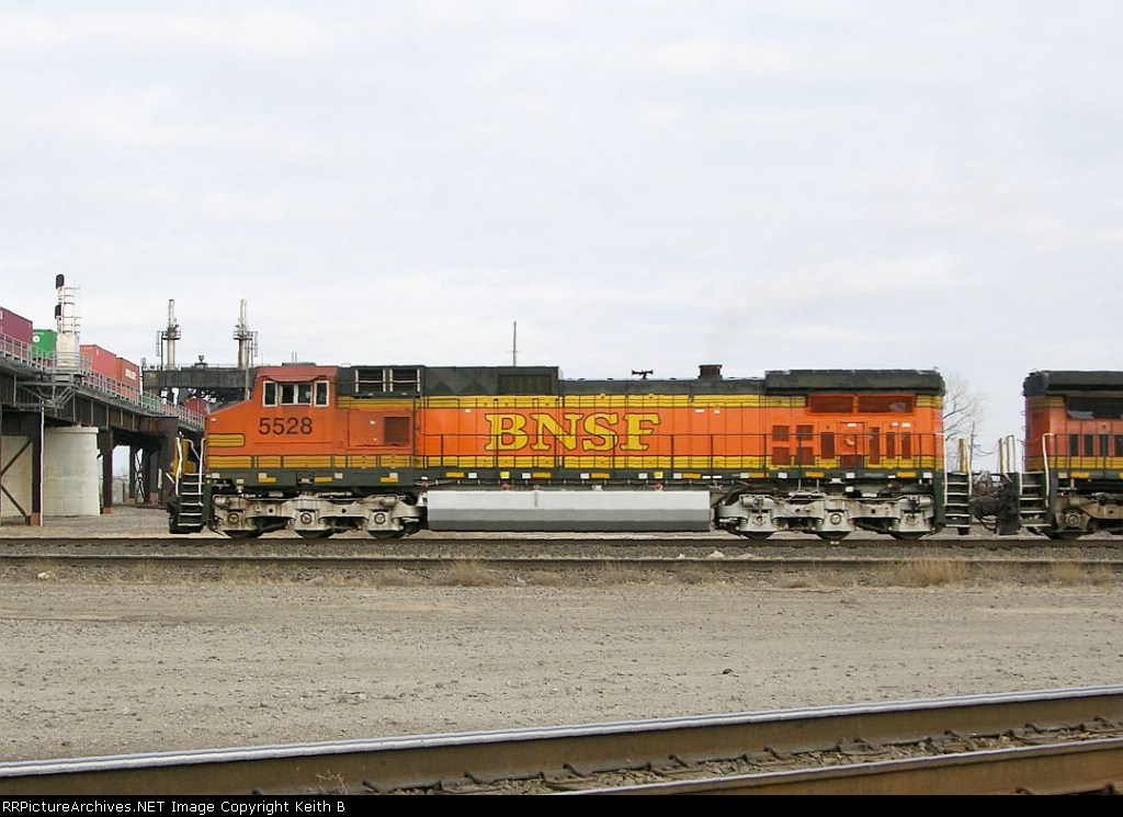 BNSF 5528